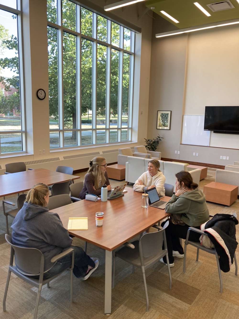 Students experience real world examples with Business Club – Beacon