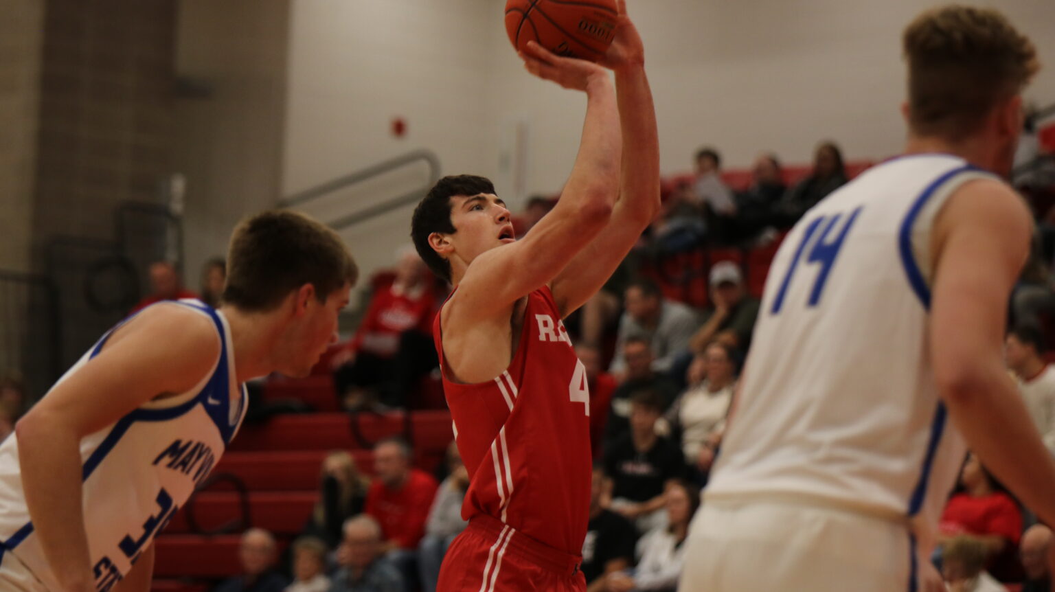 Men’s Basketball Escapes Mayville State – Beacon