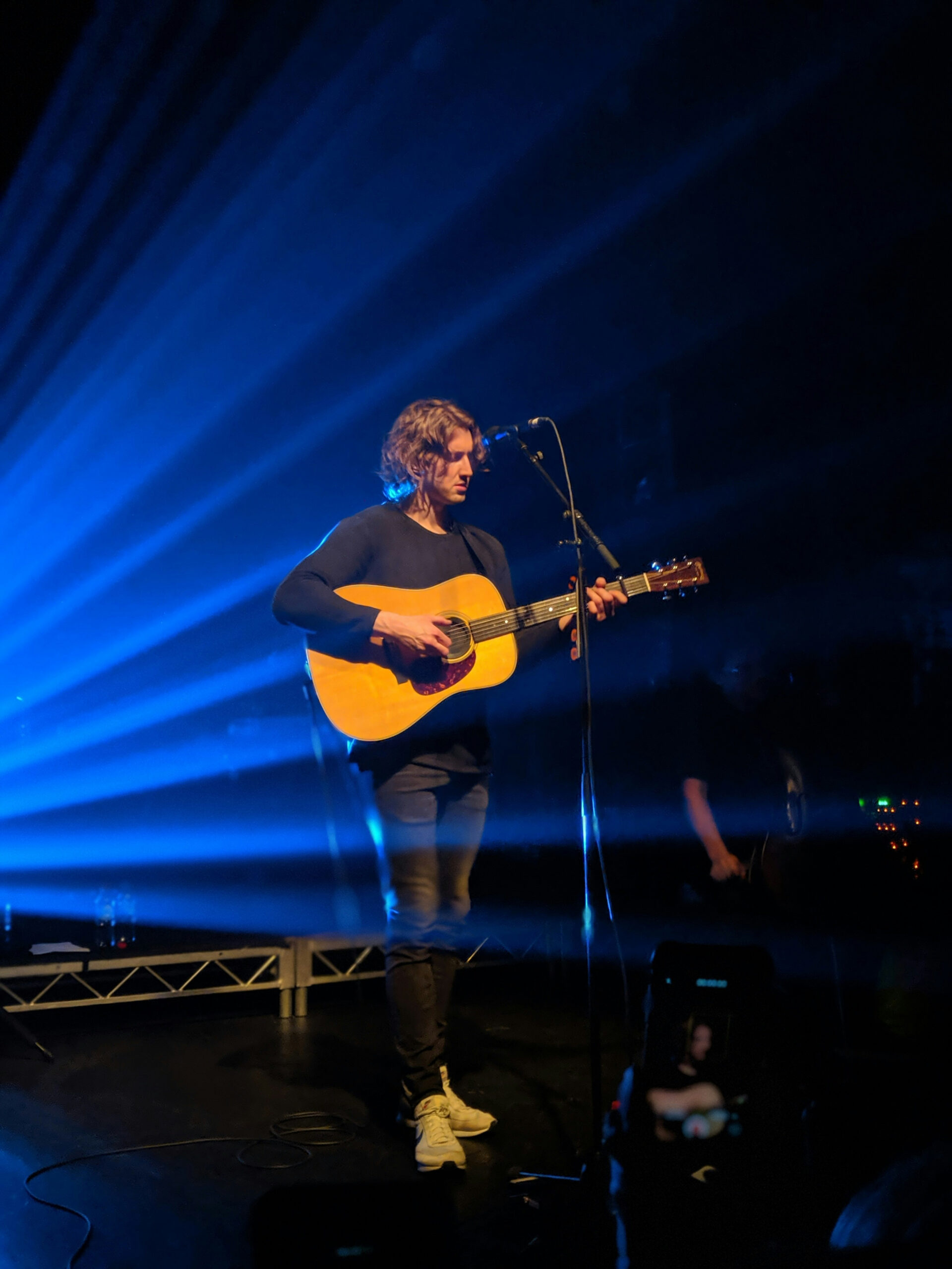 Dean Lewis leaves listeners reflecting – Beacon